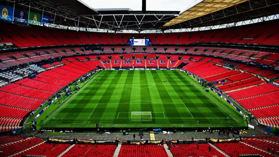 Esdlumen Supplies Stadium Perimeter LED Screens for 2024 UEFA Champions ...